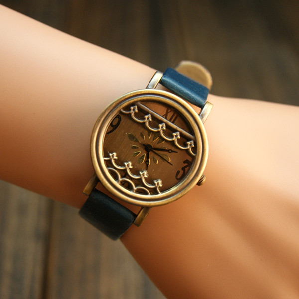 Vintage Style Watch With Waves on Luulla