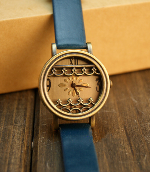 Vintage Style Watch With Waves on Luulla